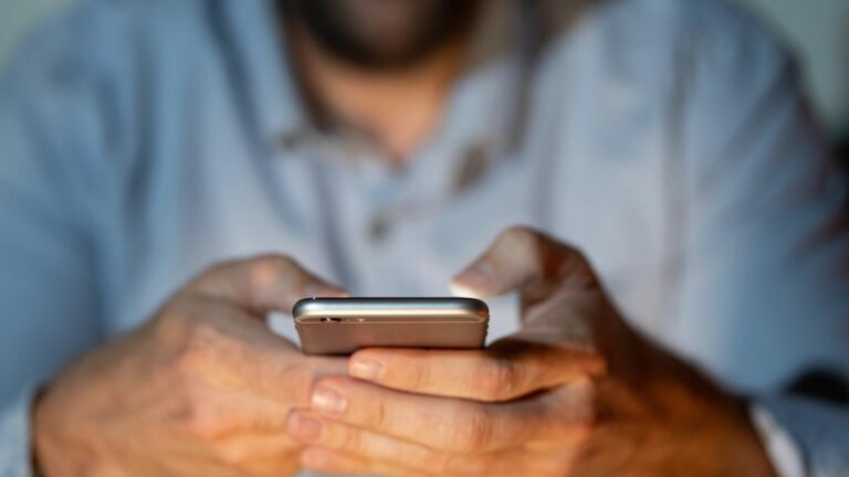 Many Dutch parents track their children’s location, survey finds ...